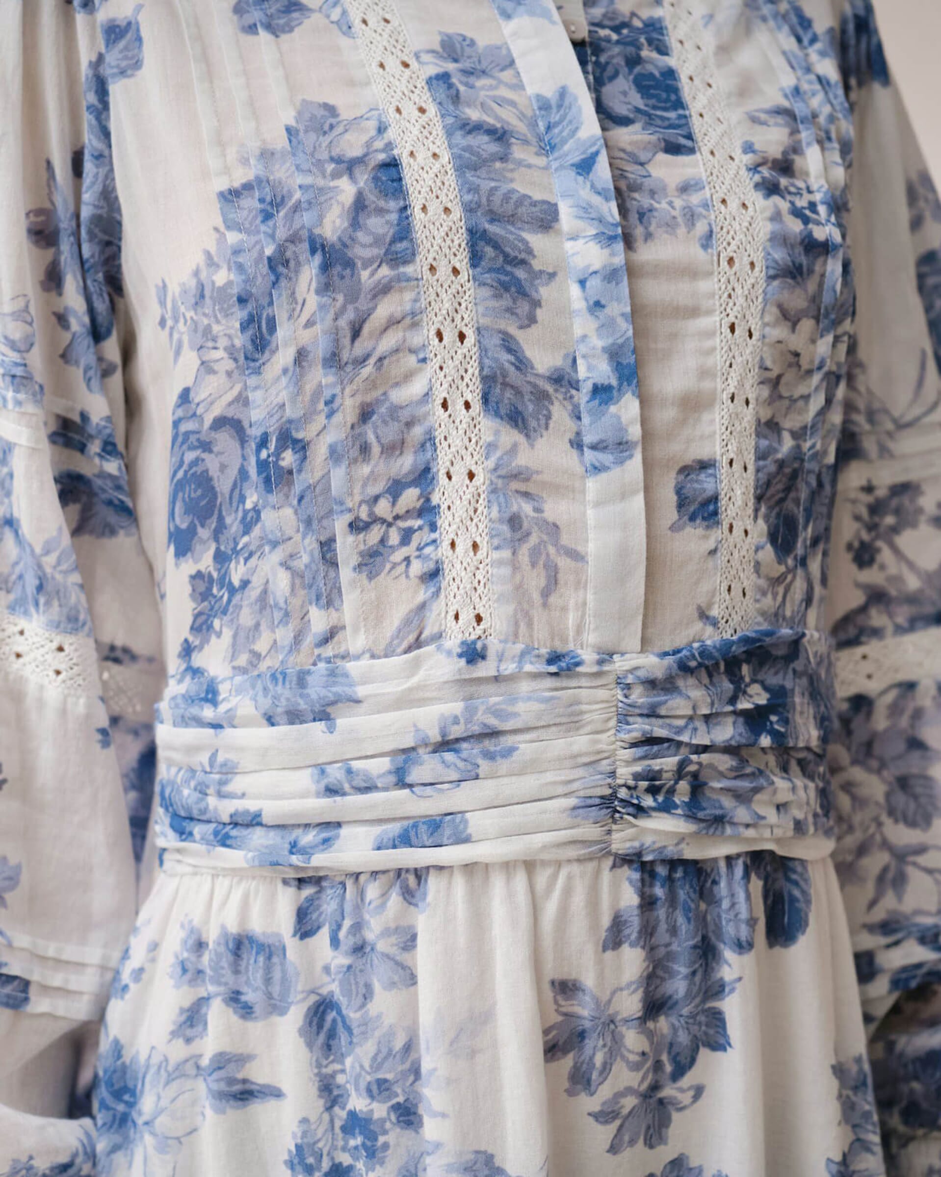 NEO NOIR Kjole Roberta Flower Flow - Light Blue