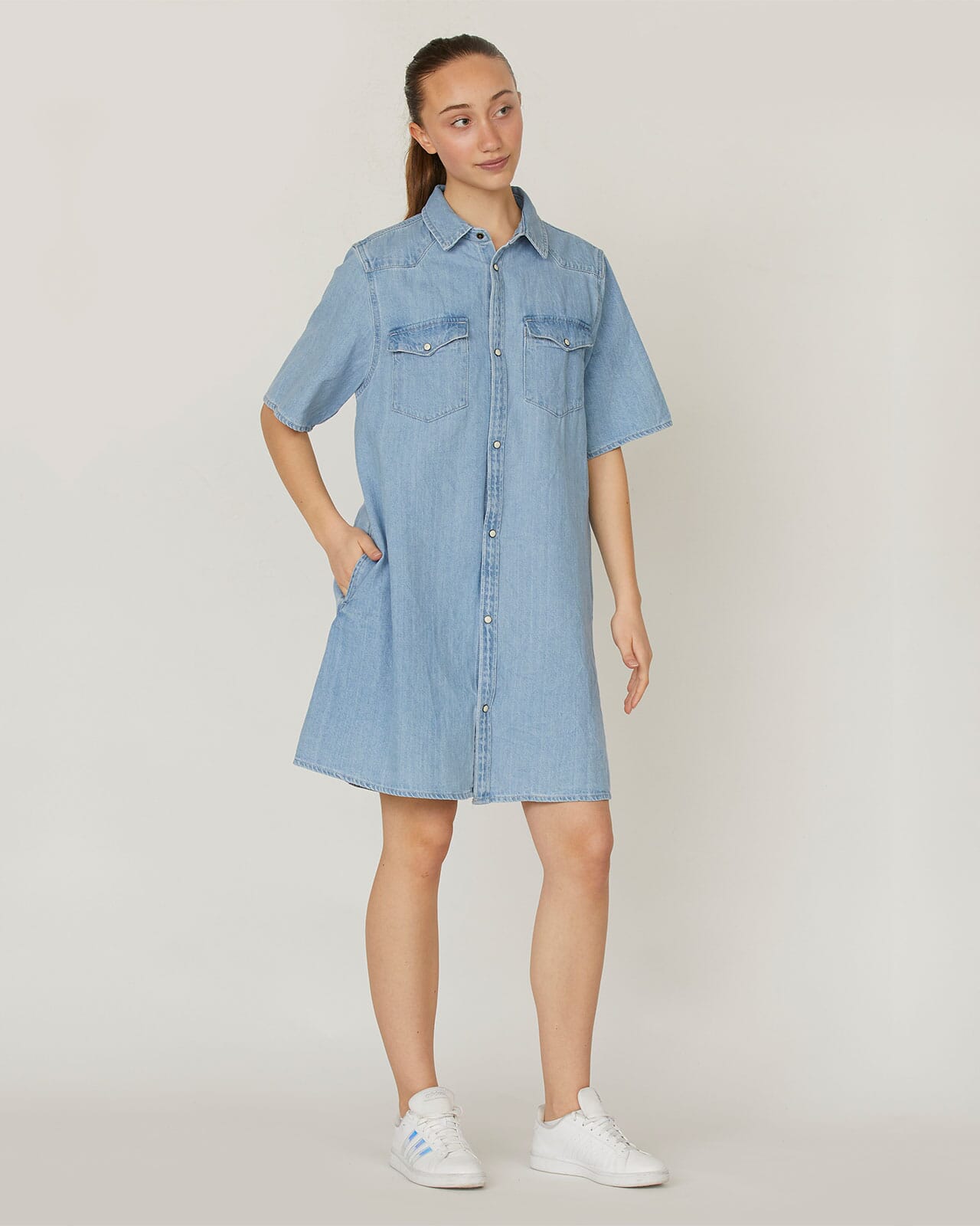 SISTERS POINT Denimkjole Osa-A DR - Light Blue Wash | Hverdagskjoler ...
