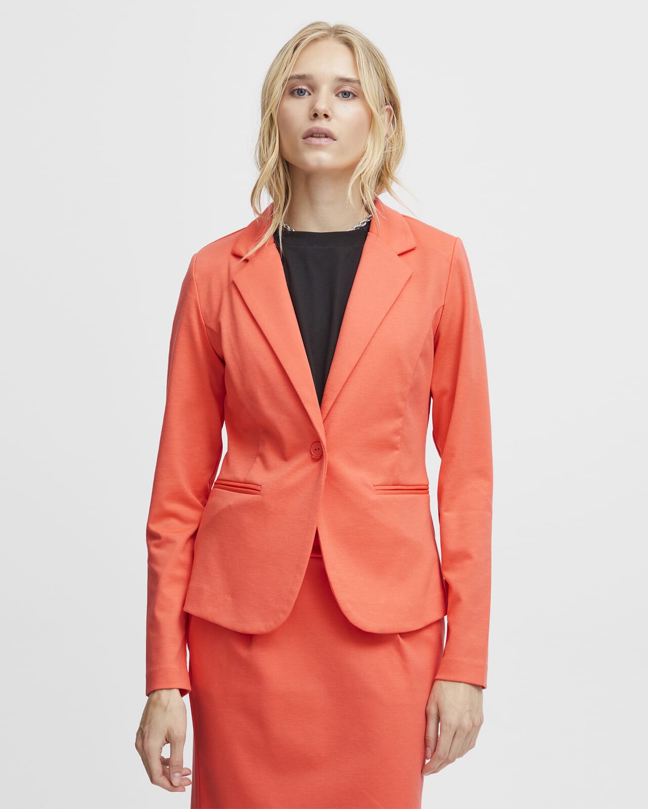 ICHI Blazer Kate BL - Hot Coral | Dressjakker til dame | FLOYD.no