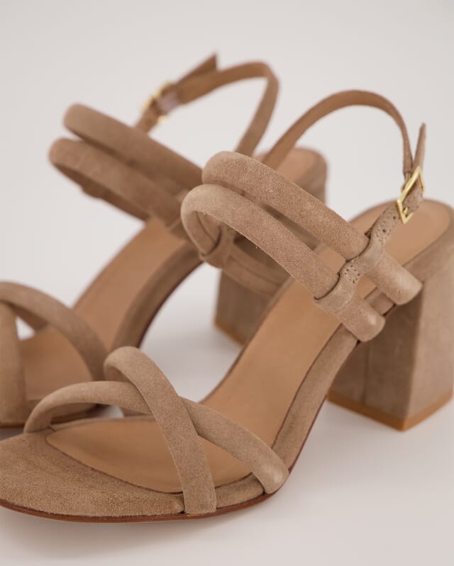 BIANCO Sandal Charlene Cross - Sand | Pumps, høye sandaler og pensko ...