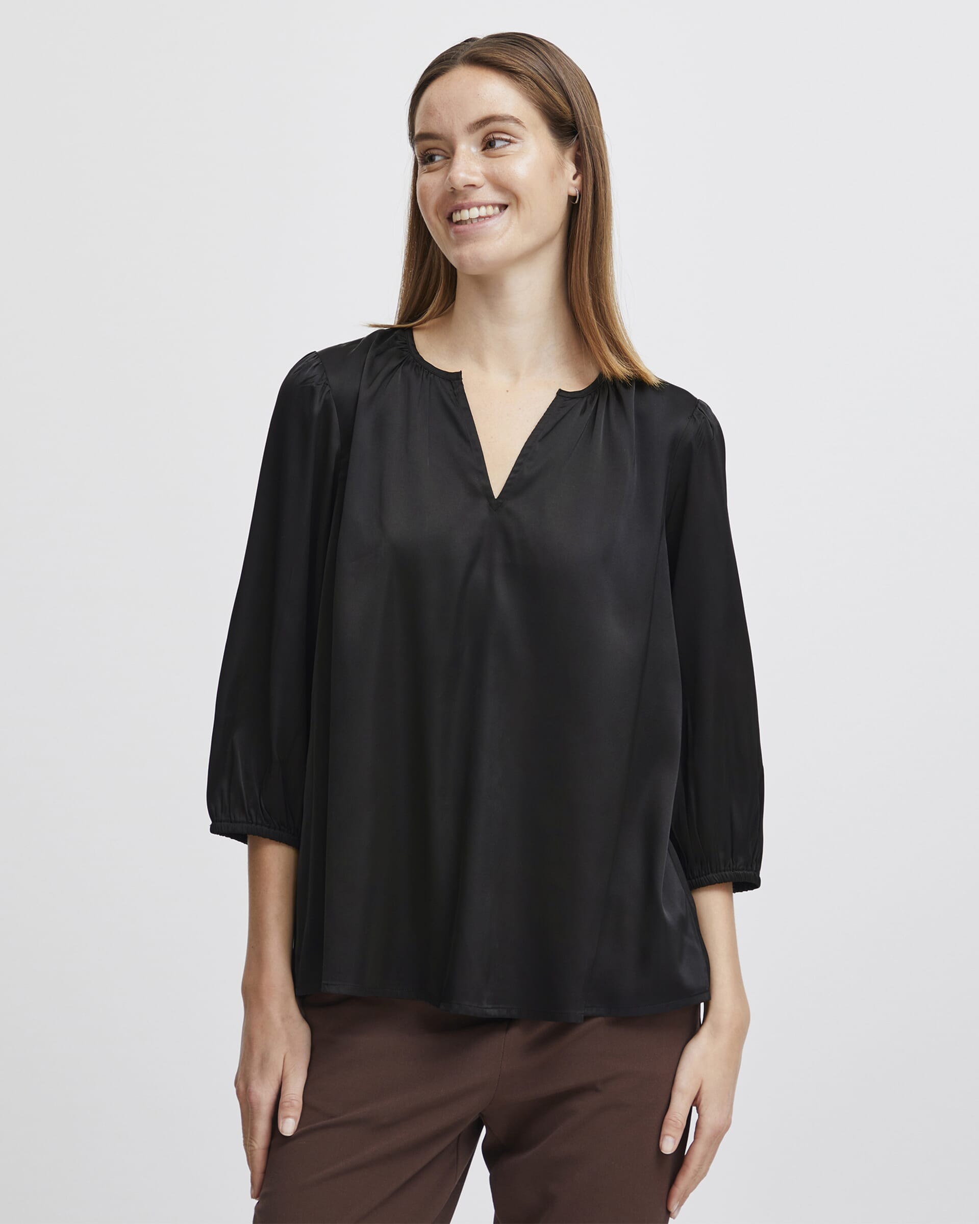 B.young Bluse Hence Loose - Black | Topper og bluser til dame | FLOYD.no