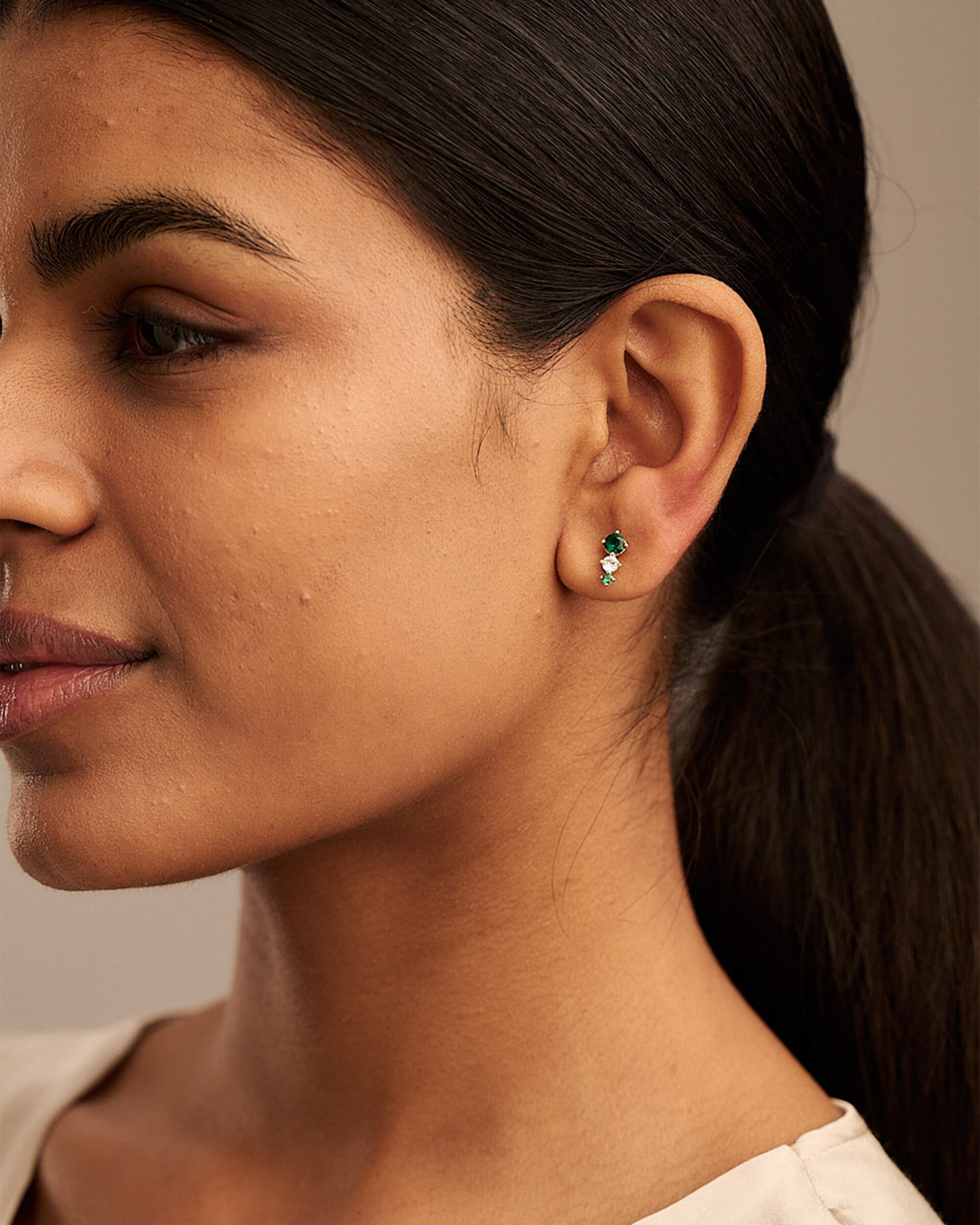 Orelia Øredobber Emerald Triple Drop Studs - Gold/ Emerald | Smykker og ...