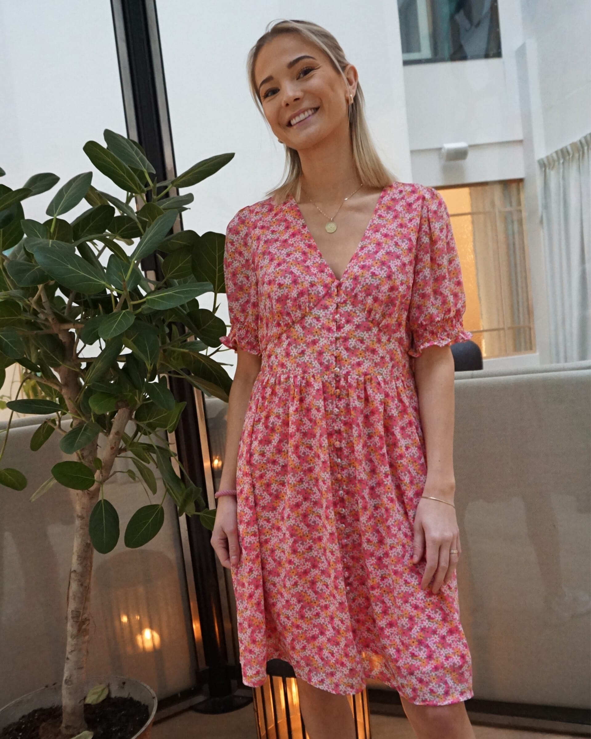 ONLY Kjole Amanda S/S - Carmine Rose/ Nordic ditsy | Korte kjoler til hverdag og fest | FLOYD.no