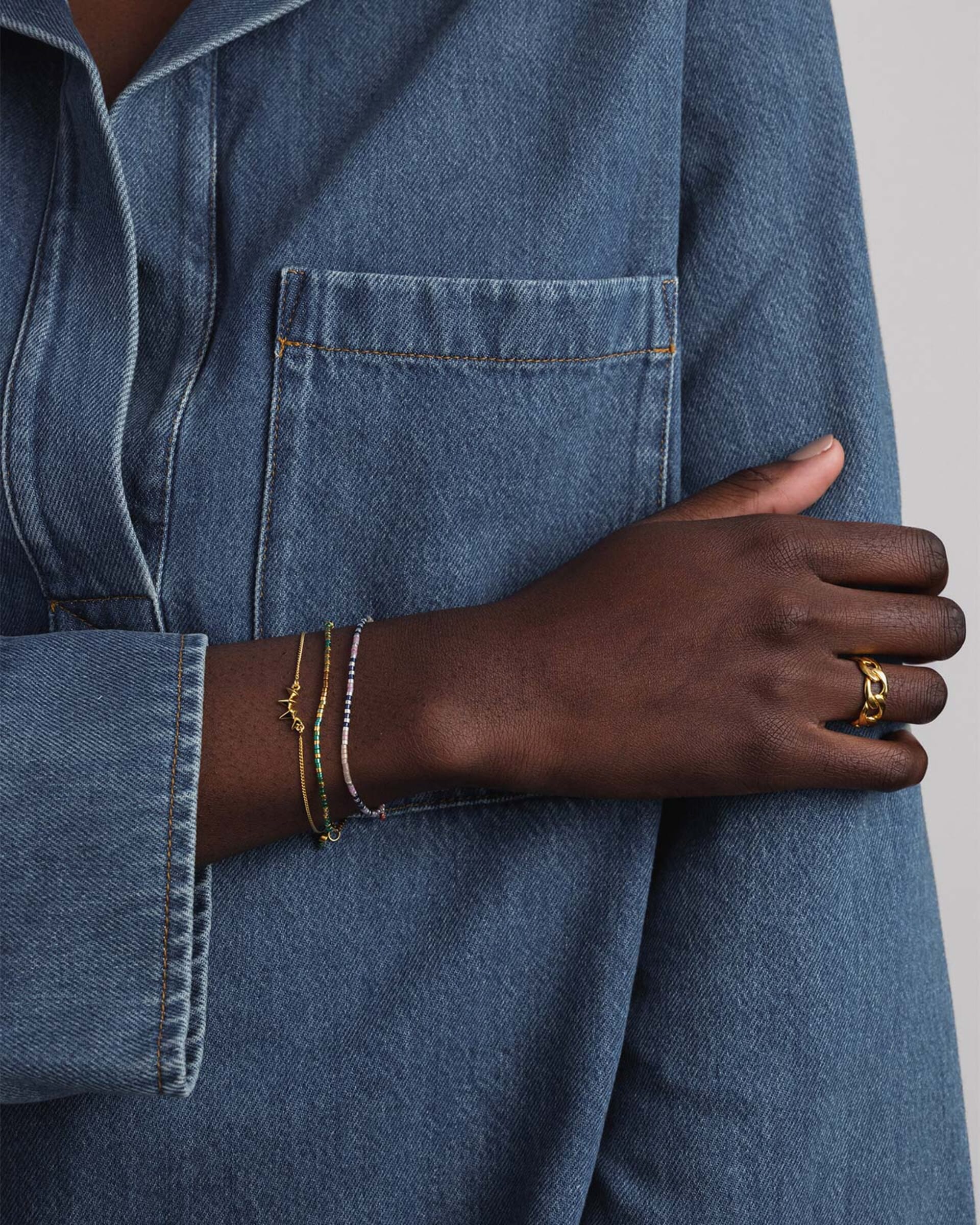 Syster P Armbånd Code Bracelet - Gold/ Good Vibes | Smykker | FLOYD.no