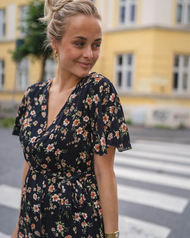 FLOYD Midikjole Elsa Bloom - Black