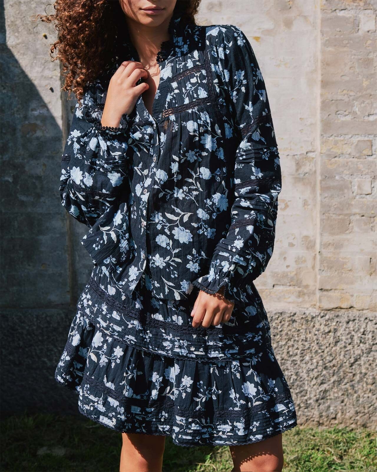 NEO NOIR Bluse Lyla Night Flower - Navy
