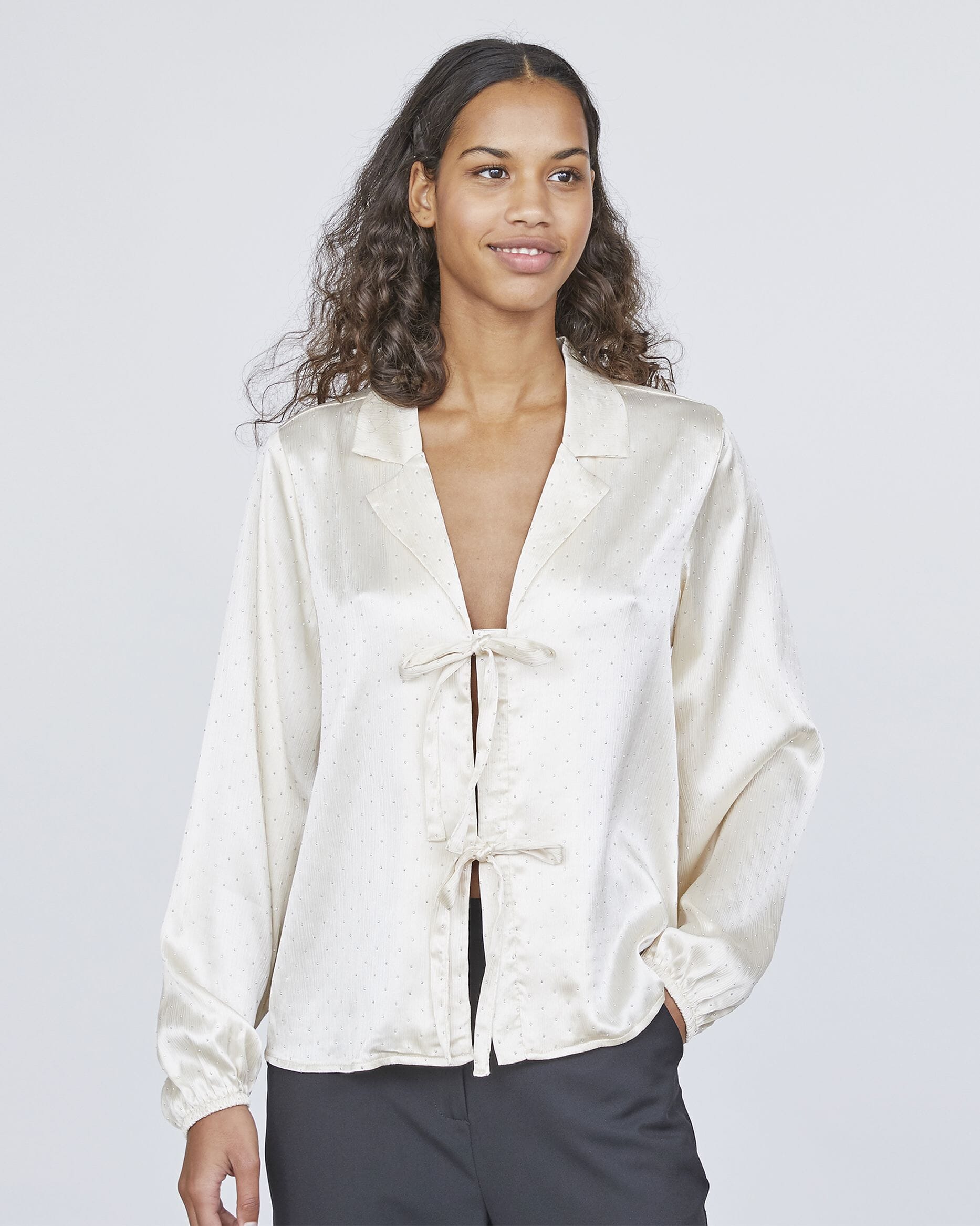 SISTERS POINT Bluse Vabby BL1 - Champagne/ Stones | Festtopper og ...