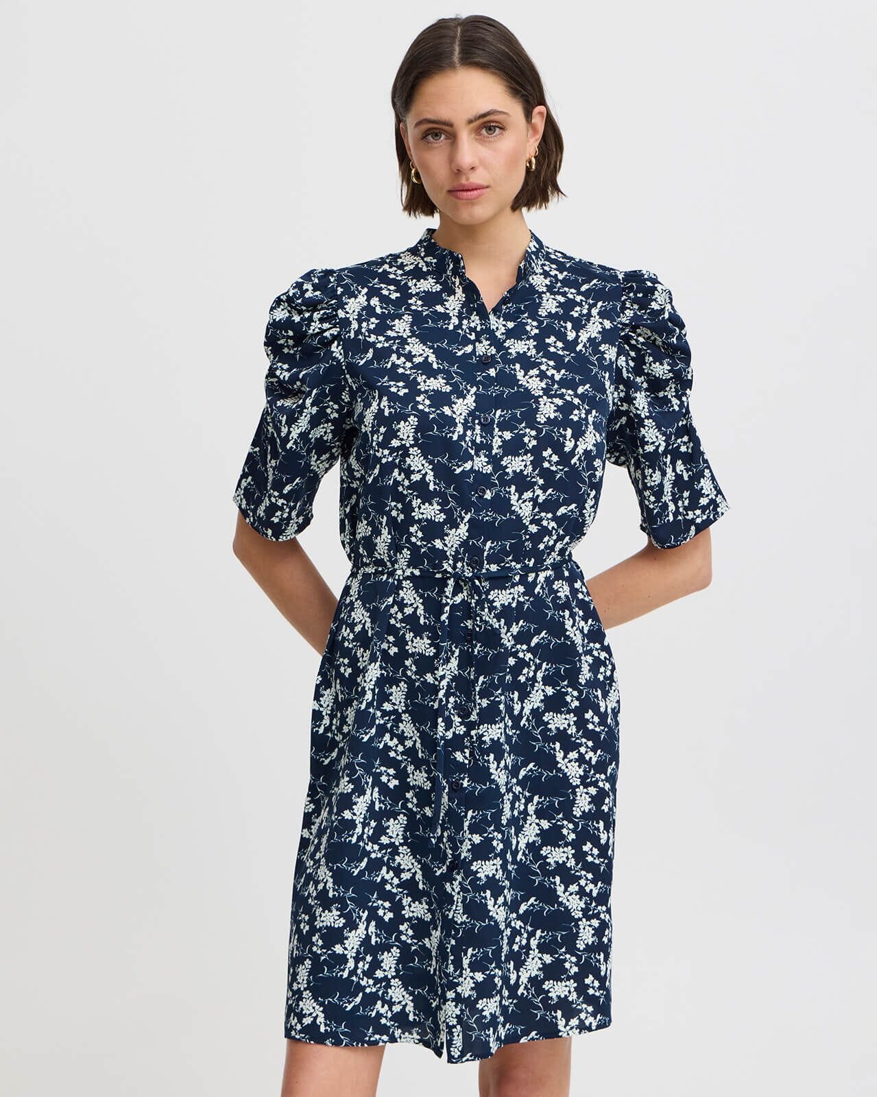 ICHI Kjole Nina DR - Total Eclipse/ White Flower | Kjoler | FLOYD.no