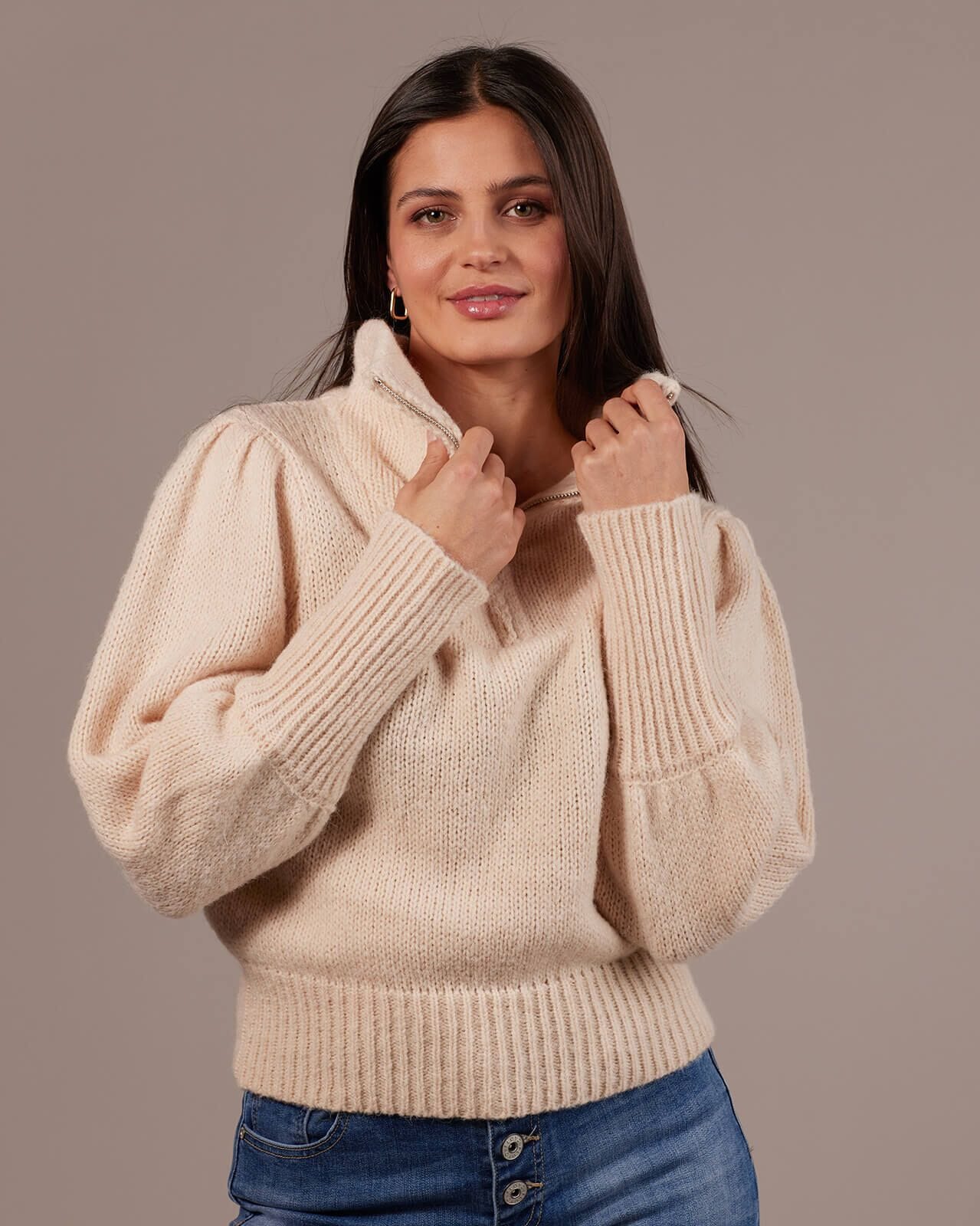 FLOYD Strikkegenser Johanna Ullmiks - Ivory | Overdeler | FLOYD.no