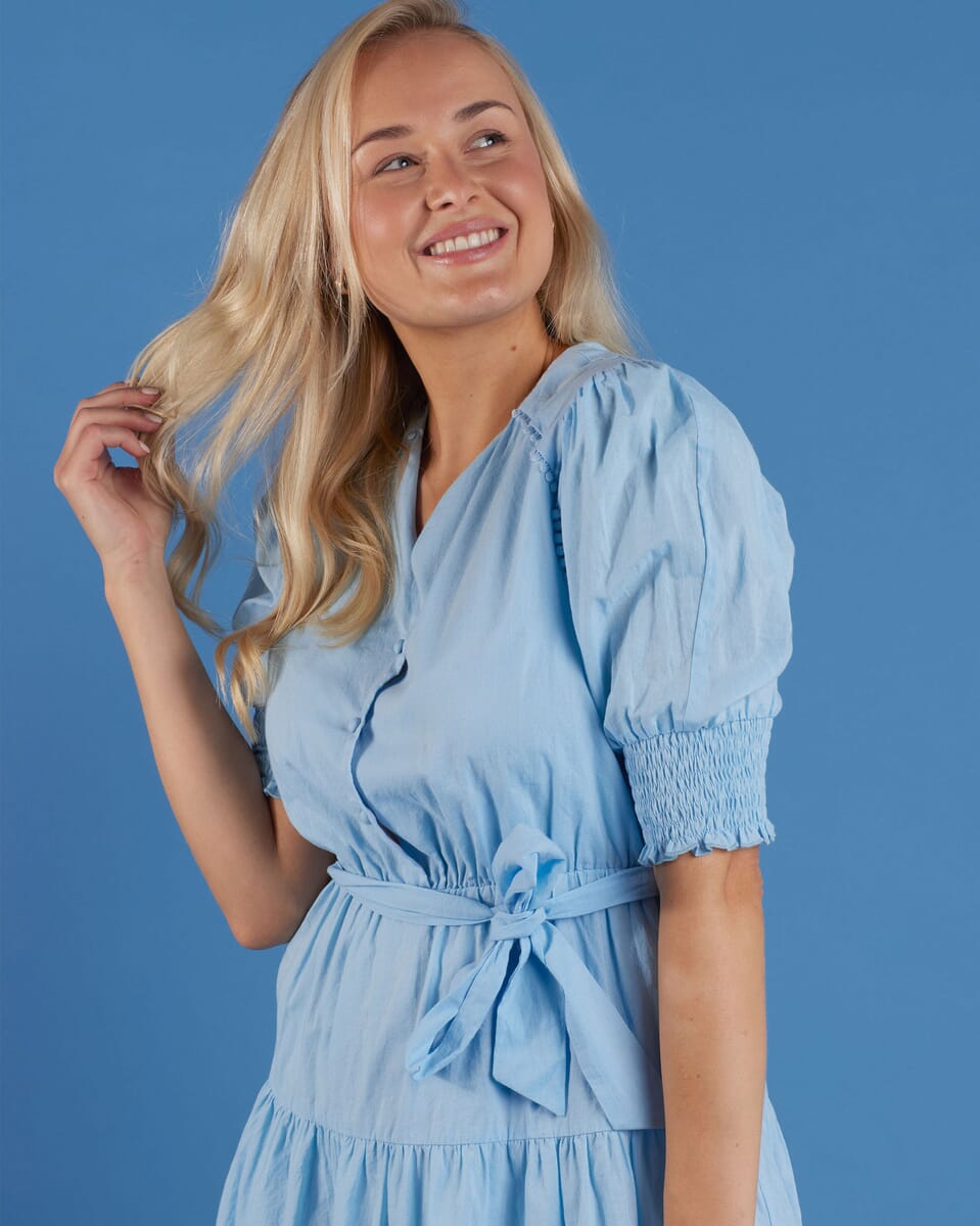 FLOYD Kjole Dora Uni - Light Blue | Korte kjoler til hverdag og fest | FLOYD.no