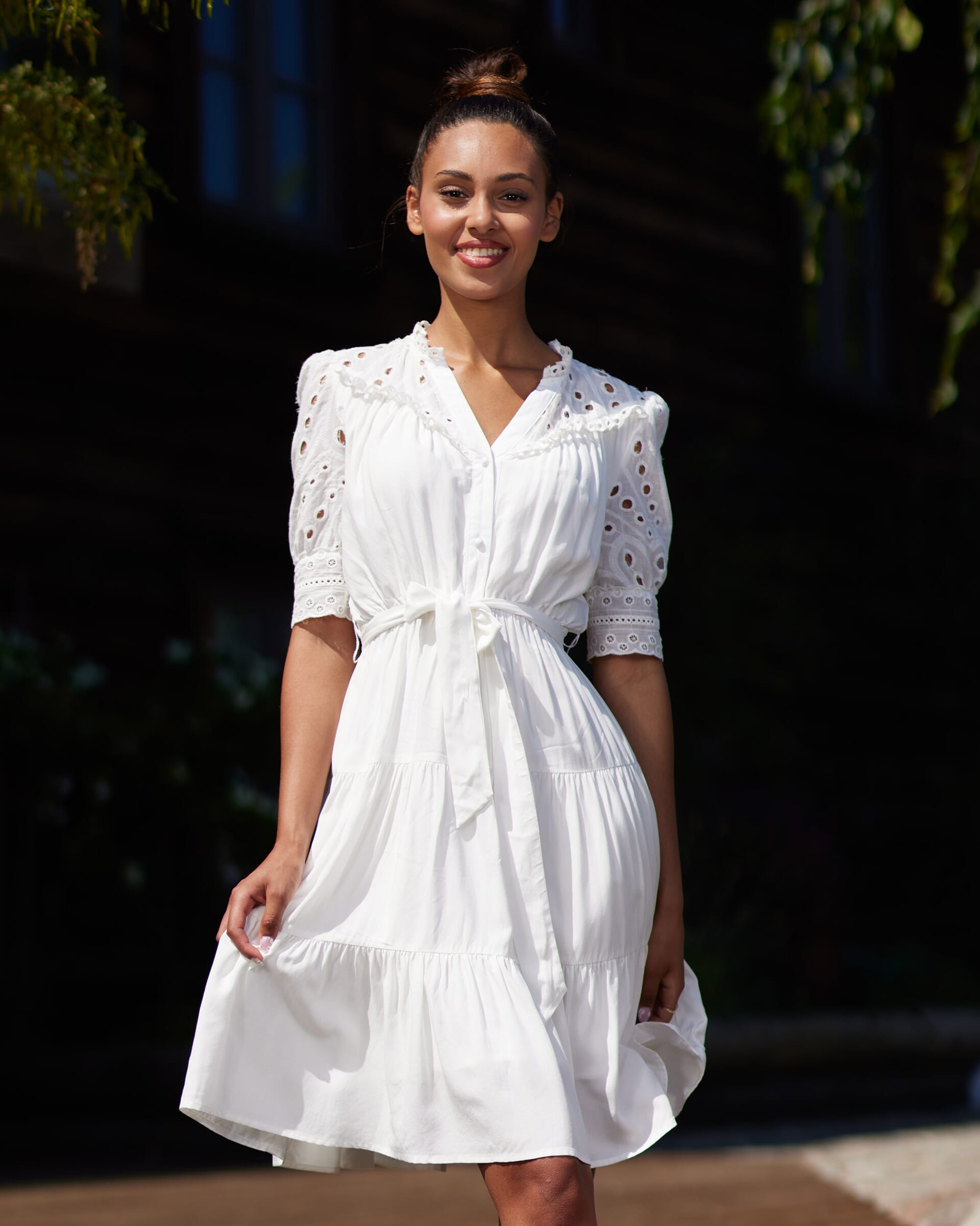 FLOYD Kjole Laura - Offwhite | Knelange hvite kjoler til dame | FLOYD.no