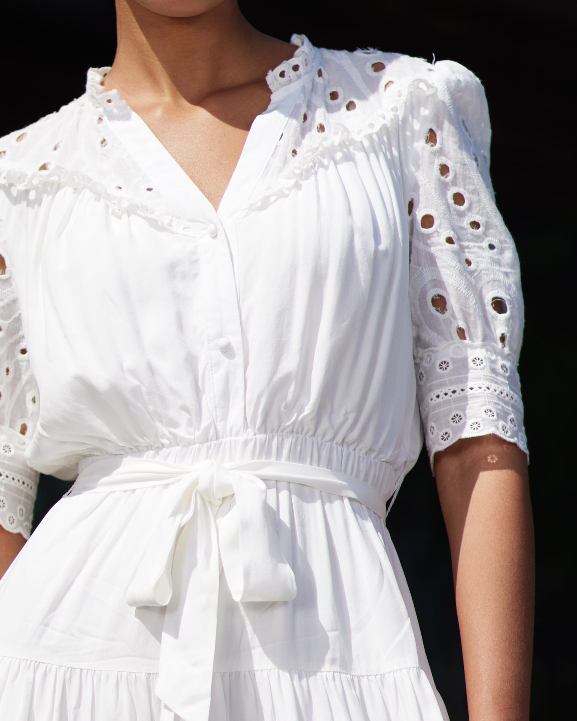 FLOYD Kjole Laura - Offwhite | Knelange hvite kjoler til dame | FLOYD.no