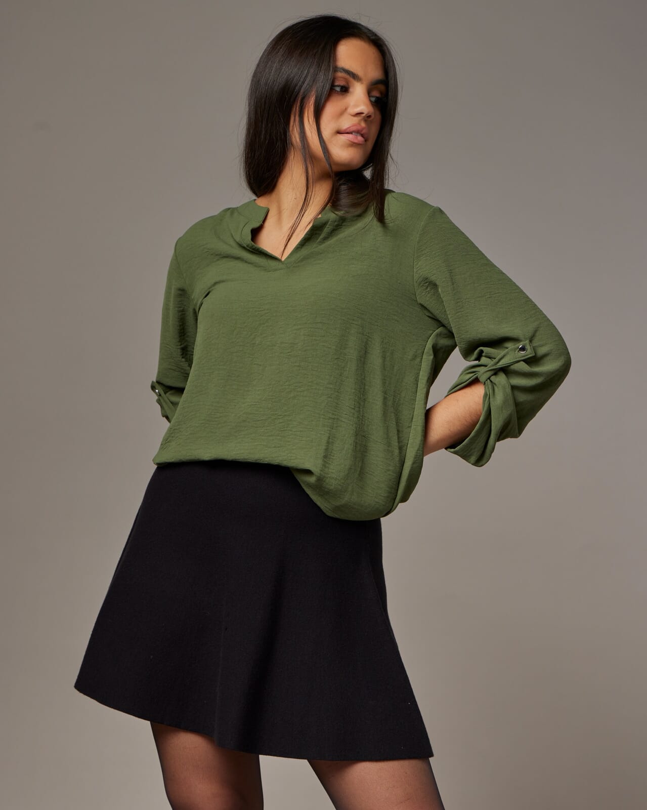 FLOYD Bluse Cassy Uni - Army Green | Topper og bluser til dame | FLOYD.no