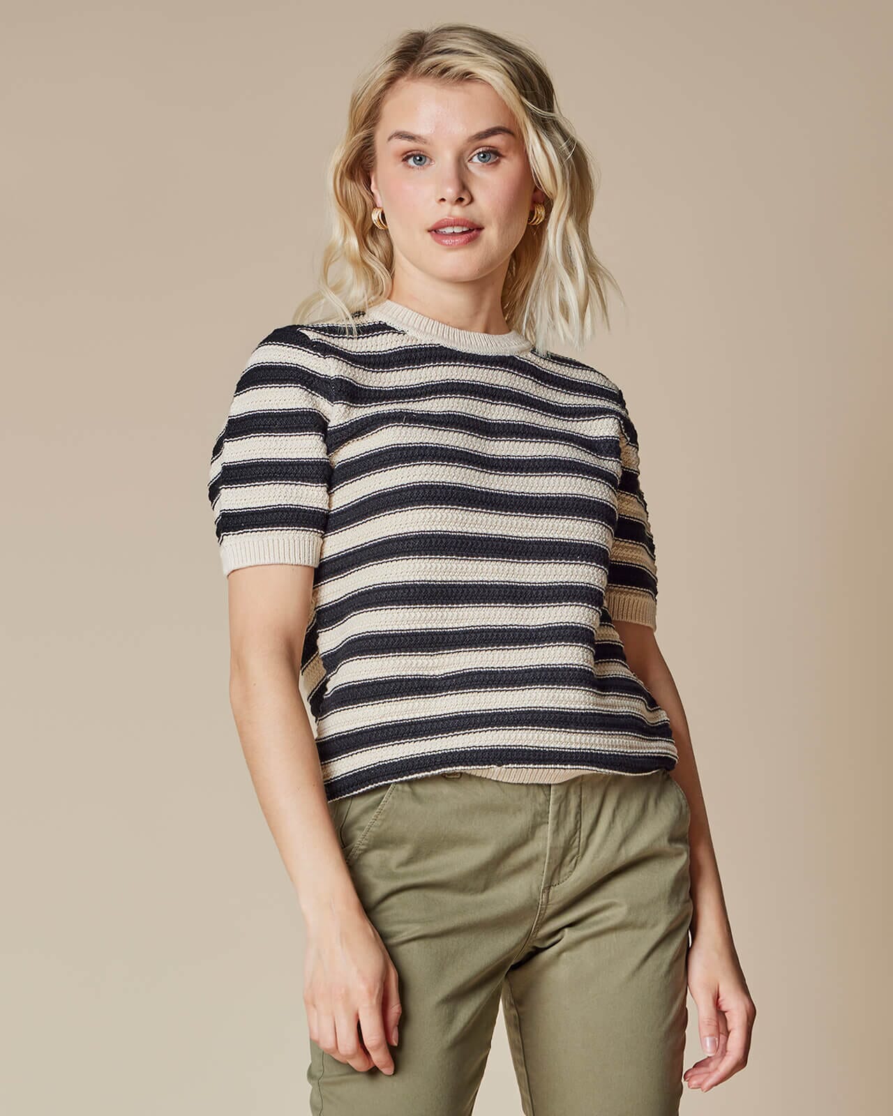 SELECTED FEMME Topp Dora SS Knit O-neck - Birch/ Black | Strikkede ...