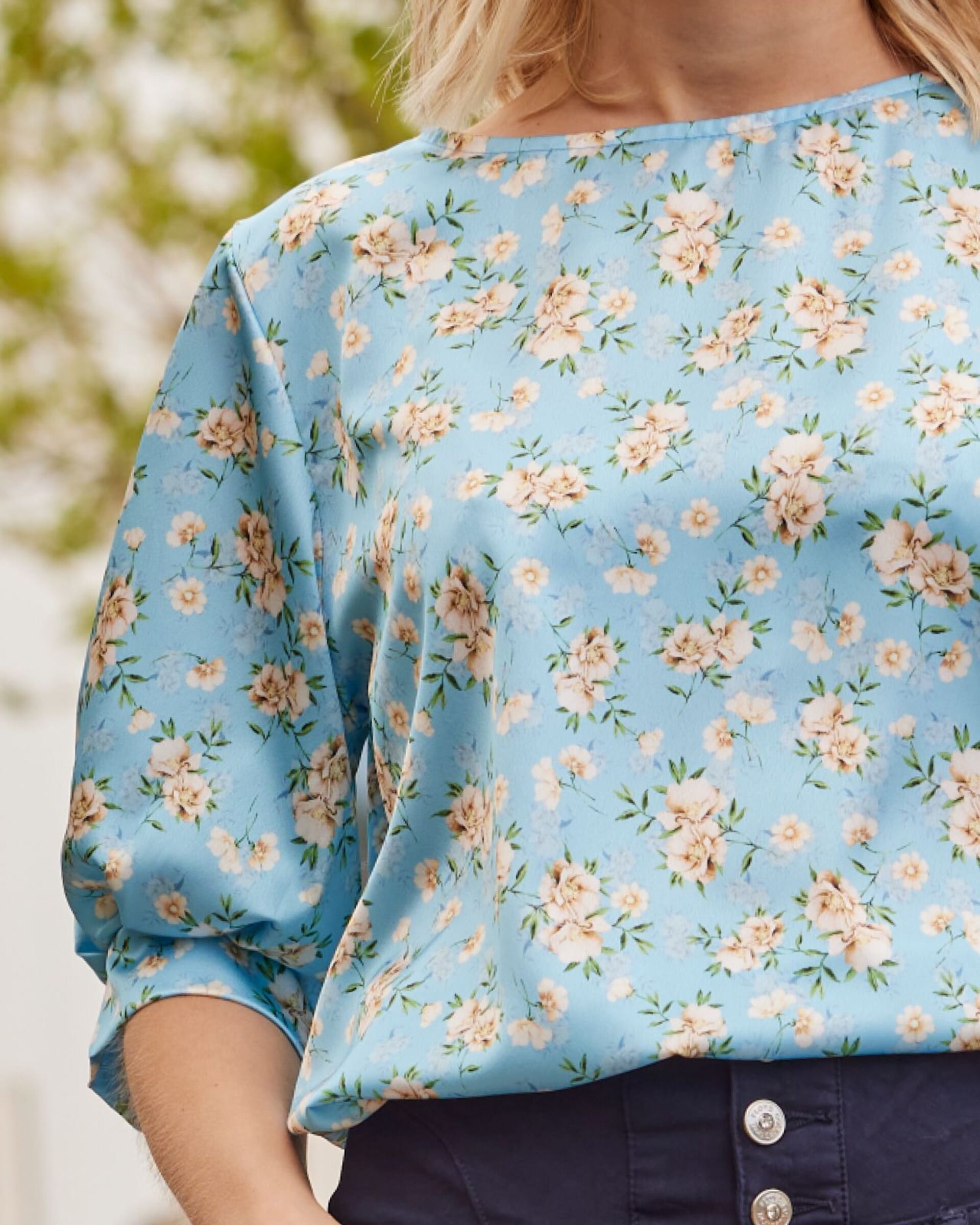FLOYD Topp Kaia Satin Flowy - Light Blue | Overdeler | FLOYD.no
