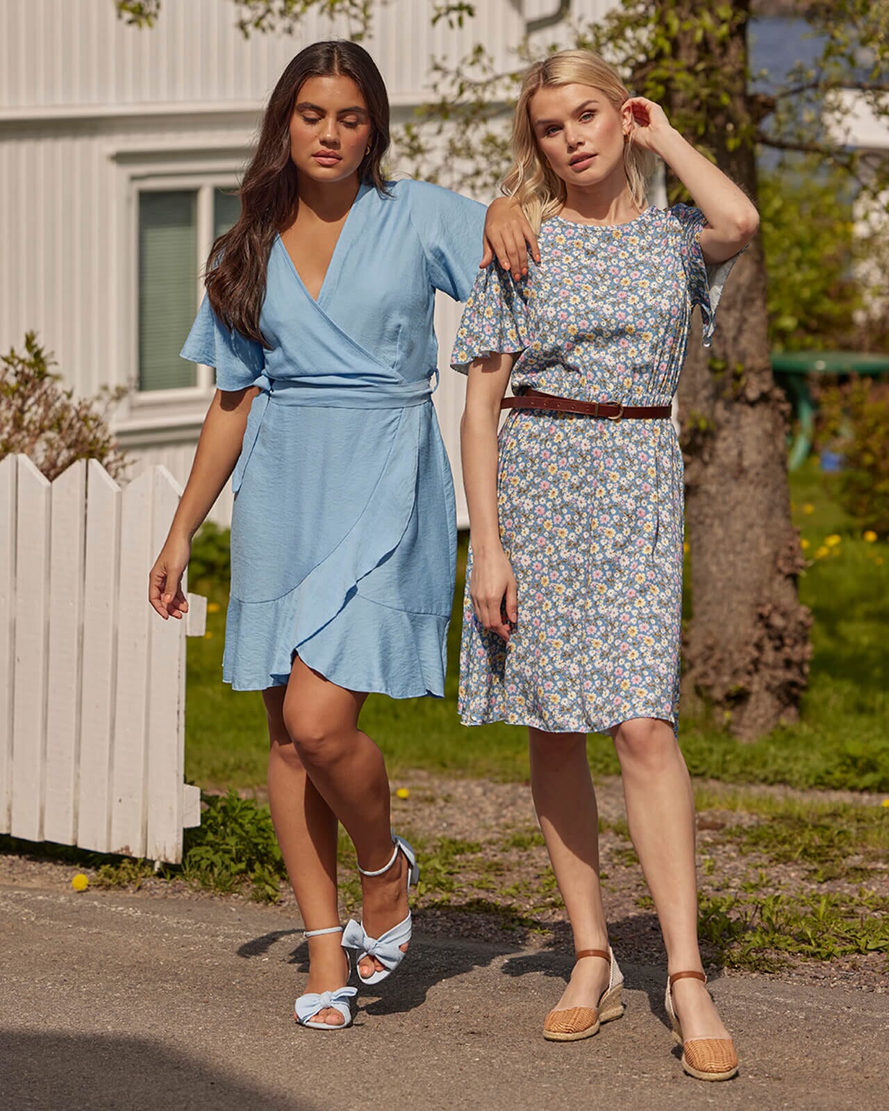 FLOYD Kjole Arja Flor - Jeansblue | Kjoler | FLOYD.no