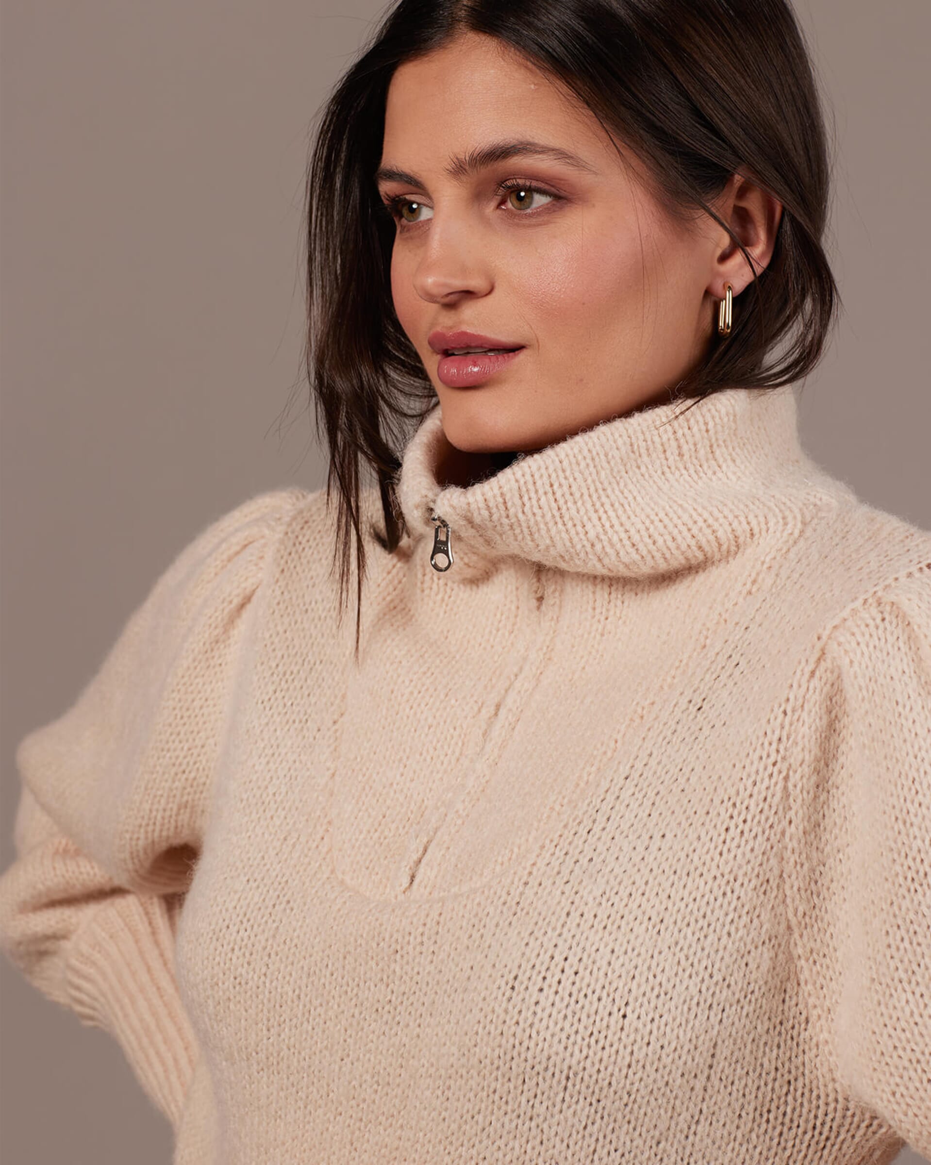 FLOYD Strikkegenser Johanna Ullmiks - Ivory | Overdeler | FLOYD.no