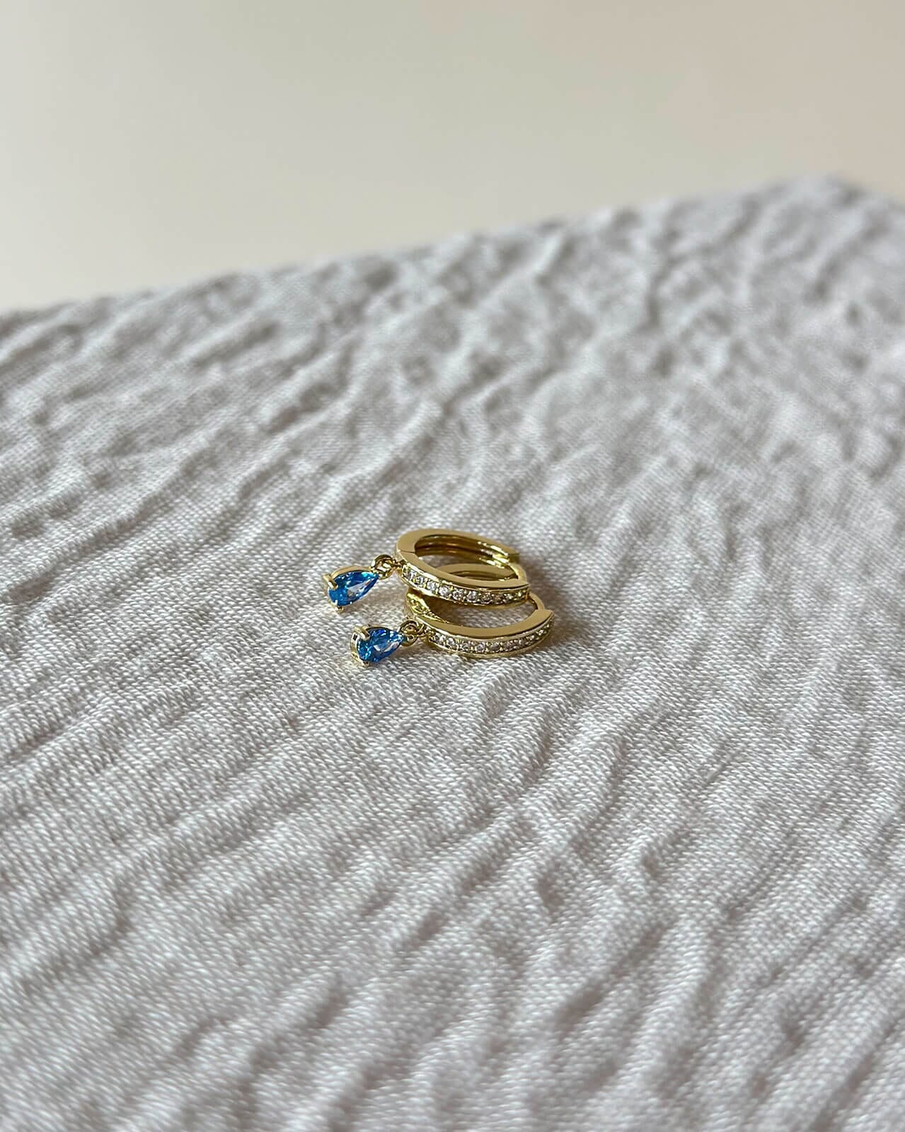 Snö of Sweden Øreringer Camille Drop Ring Ear - Gold/ Light Blue ...