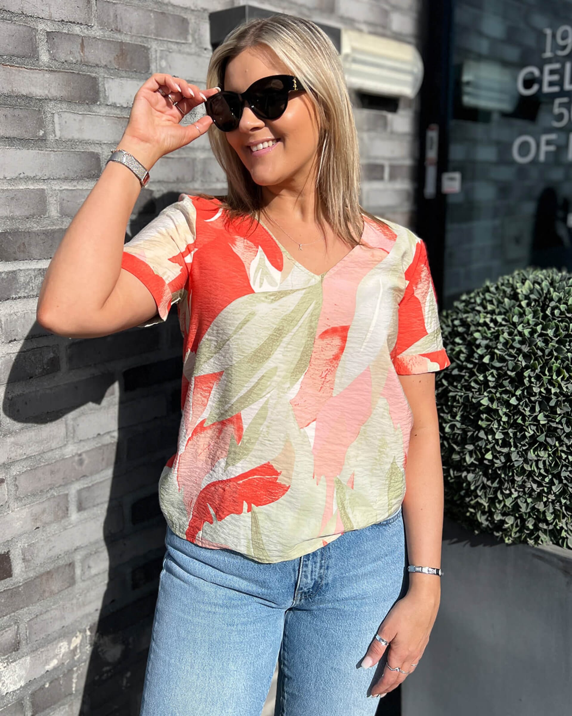 JDY Topp Camille S/S - Sandshell/ Rose/ Abstract Leaves