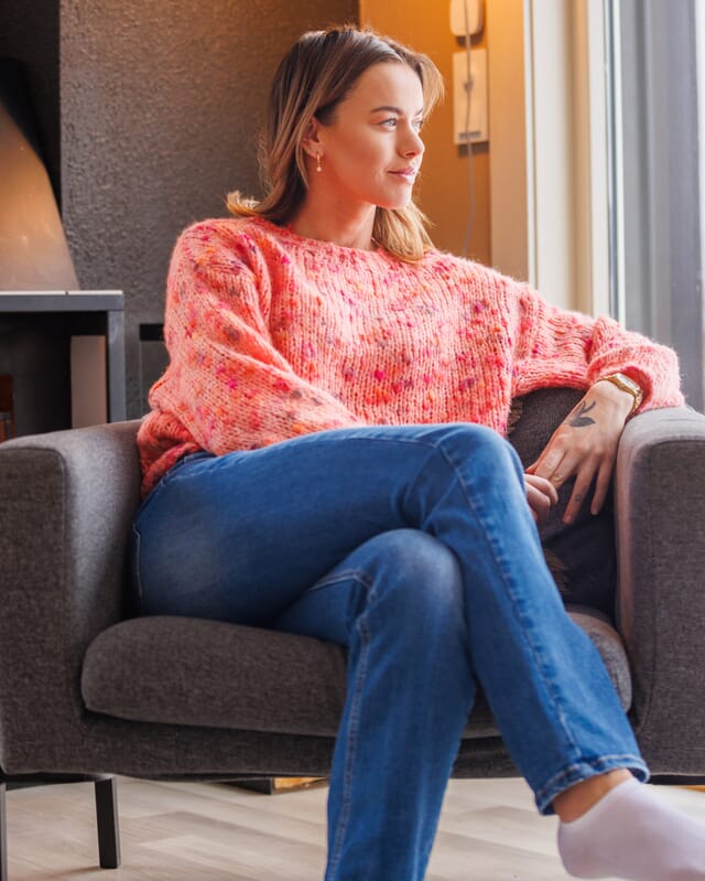 FLOYD Strikkegenser Karima Dots - Multicolor | Myke strikkegensere med ull | FLOYD.no