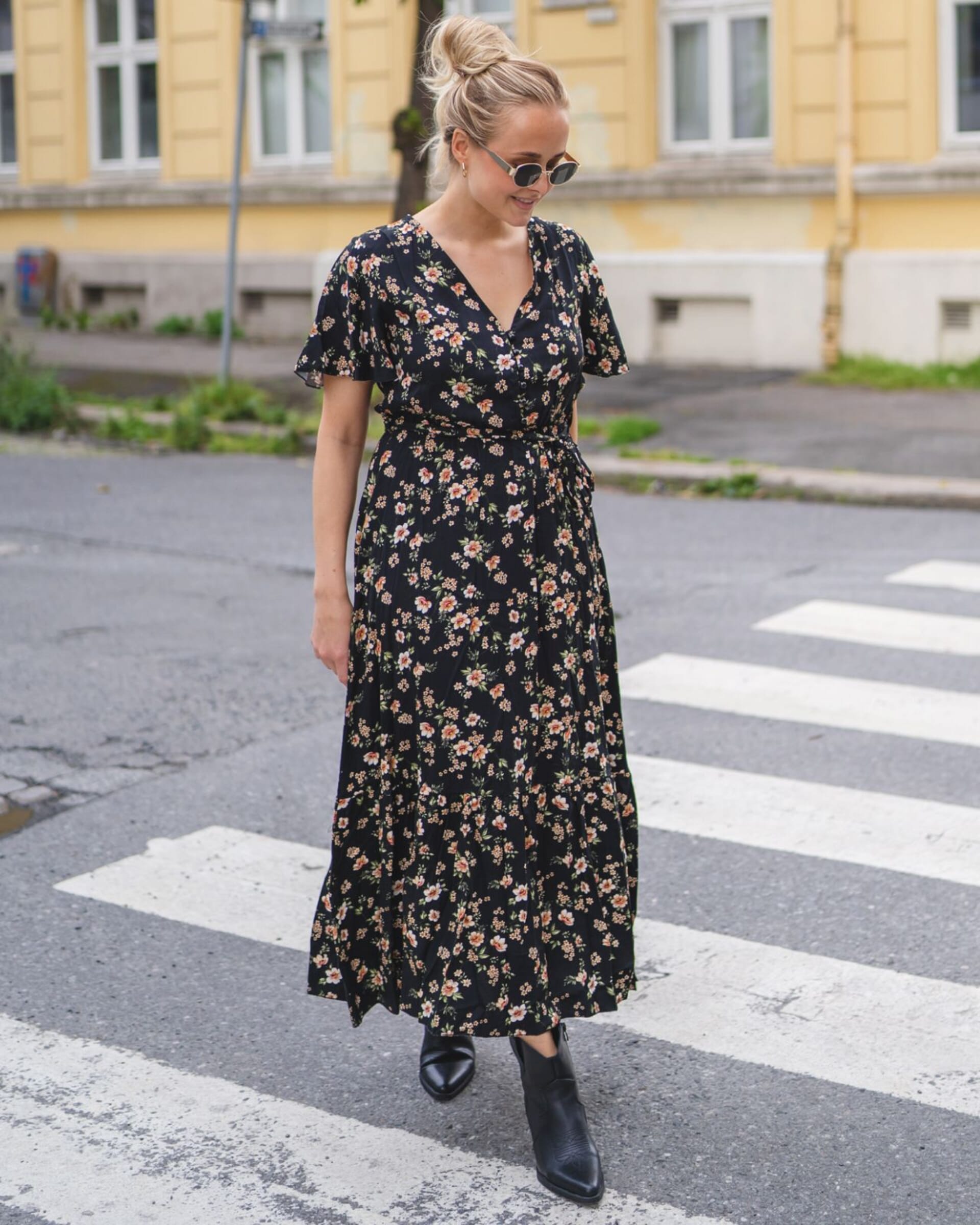 FLOYD Midikjole Elsa Bloom - Black