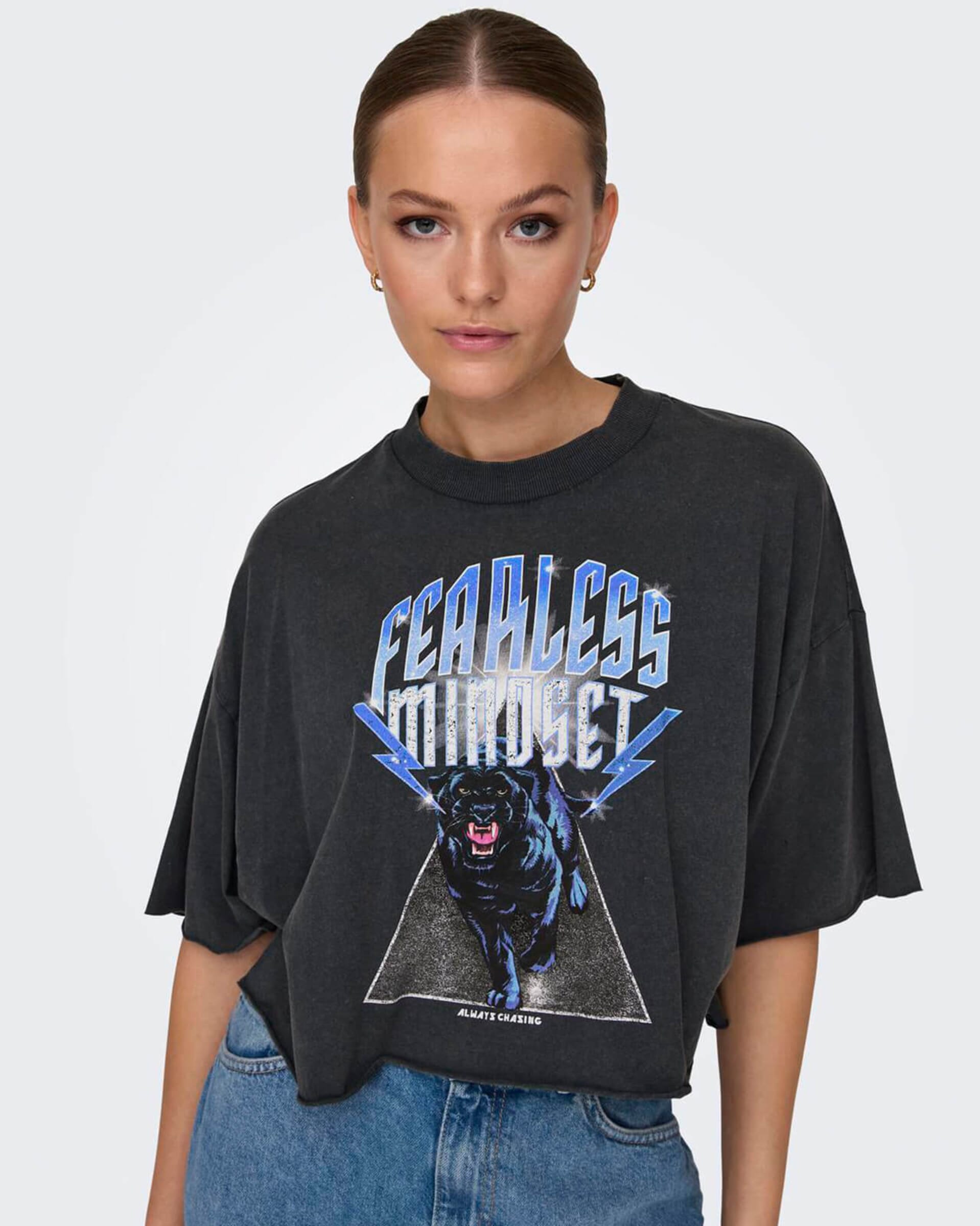 T-skjorte Lucy Life Boxy Crop S/S Panther - Phantom/ Fearless ...