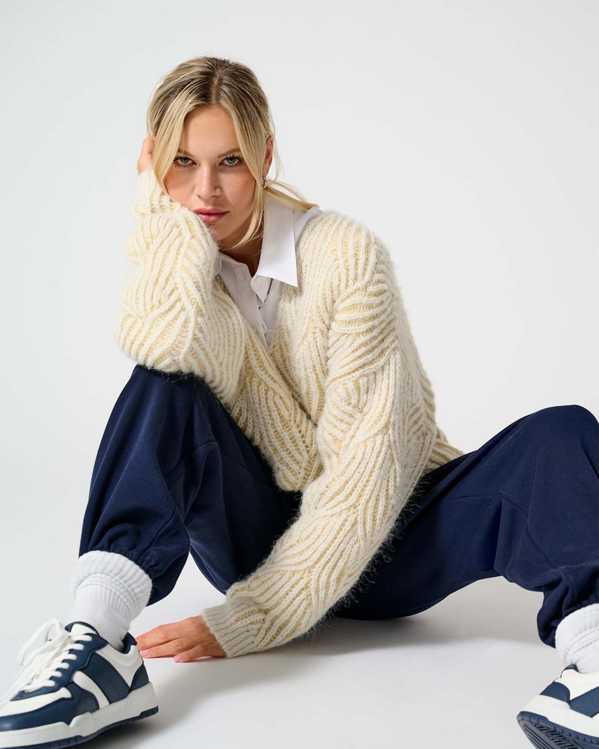 ONLY Strikkegenser Elin Life LS V-neck - Cloud Dancer Green Sheen Spacedye