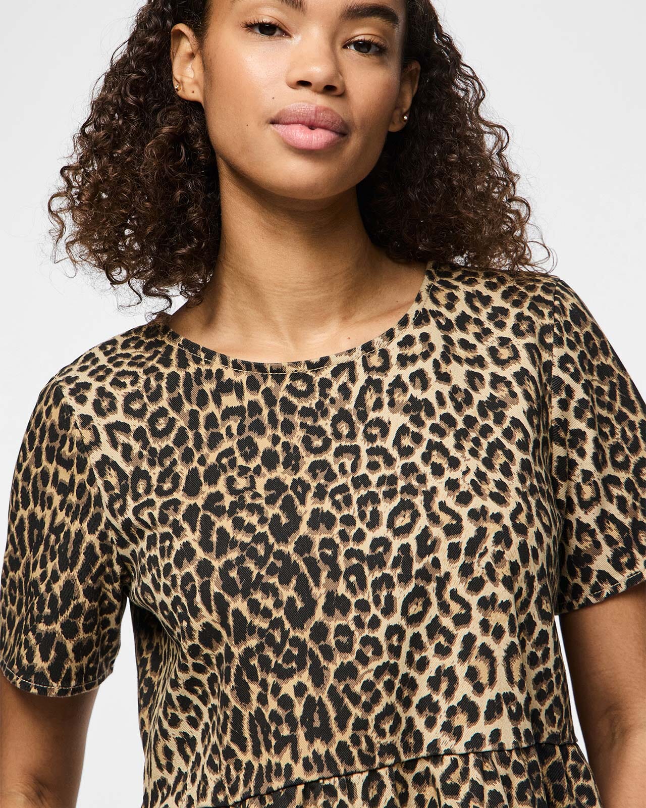 PIECES Salume SS - White Pepper/ Leo