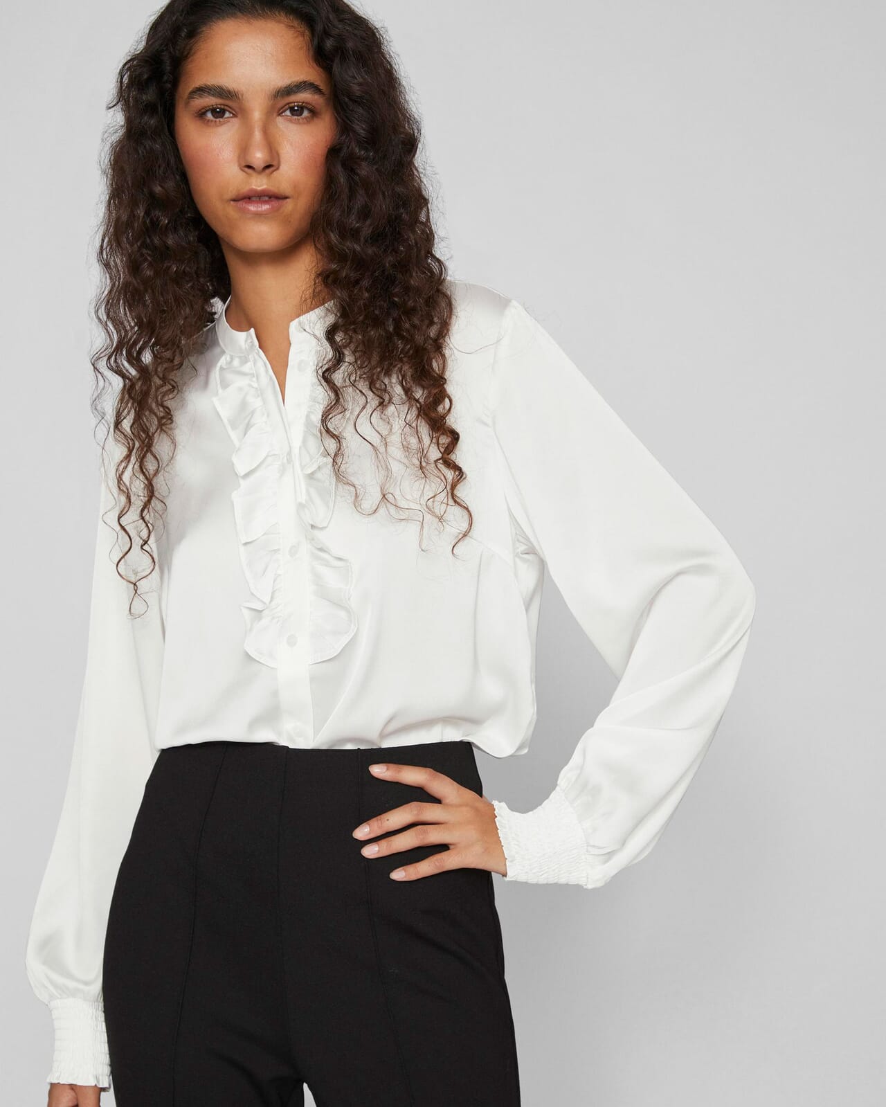 VILA Bluse Vina L/S Shirt - Cloud Dancer | Hvite bluser og skjorter til dame | FLOYD.no